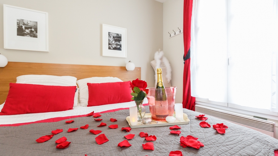 French Kiss Feels Like Home In Paris